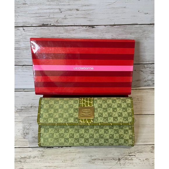 Liz Claiborne | Bags | Liz Claiborne Green Insight Trifold Wallet ...